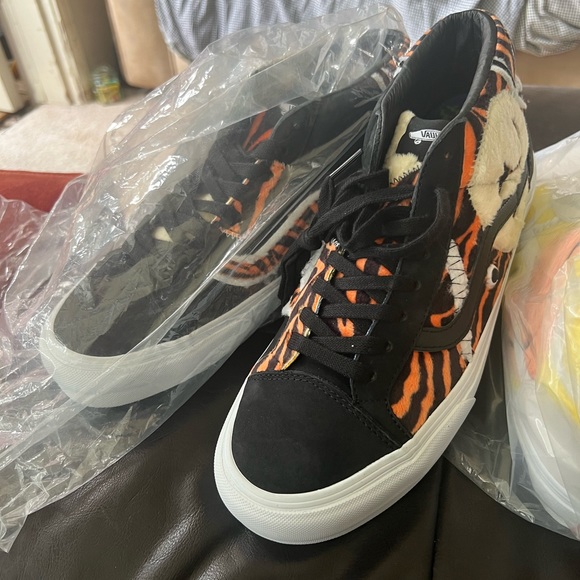 Vans | Shoes | Mens 9 Vans Vault Mid Zoo Skool Unstuffed Animal Tiger ...